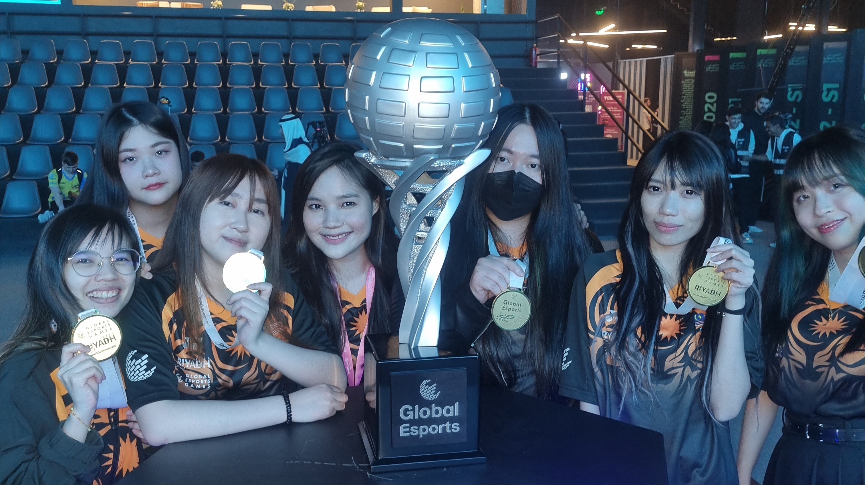 Tiffani "Oling" L. – Esports Athlete & Gamer