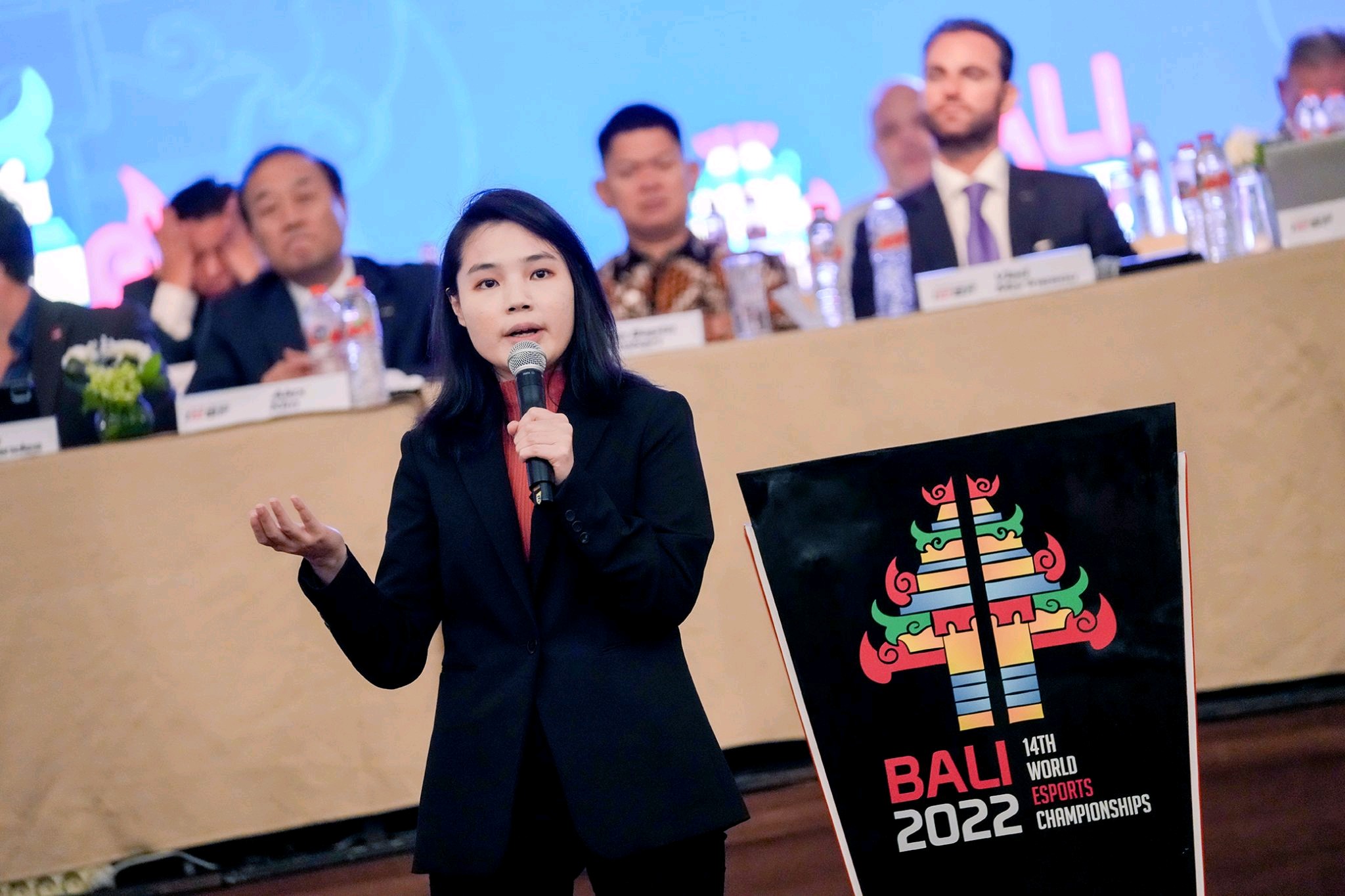 Tiffani "Oling" L. – Esports Athlete & Gamer